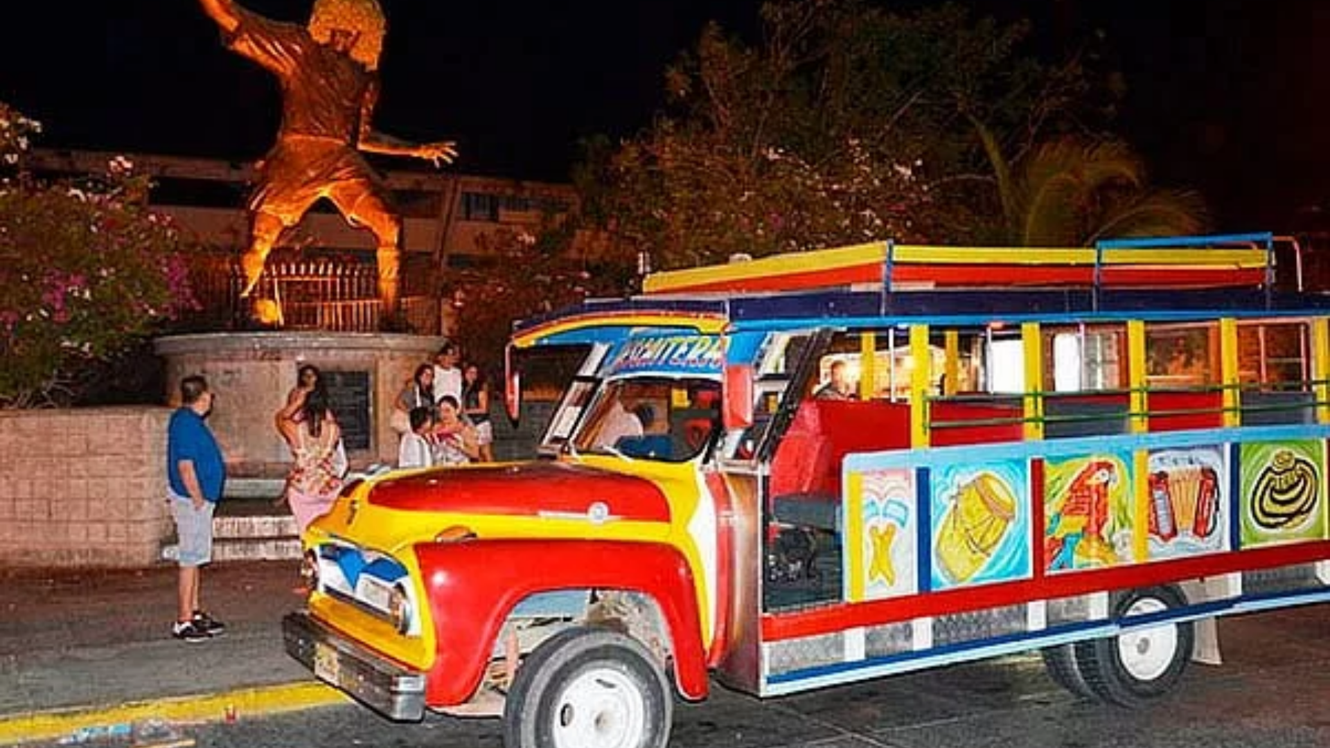 Sensational Night City Tour Chiva Rumbera 2025